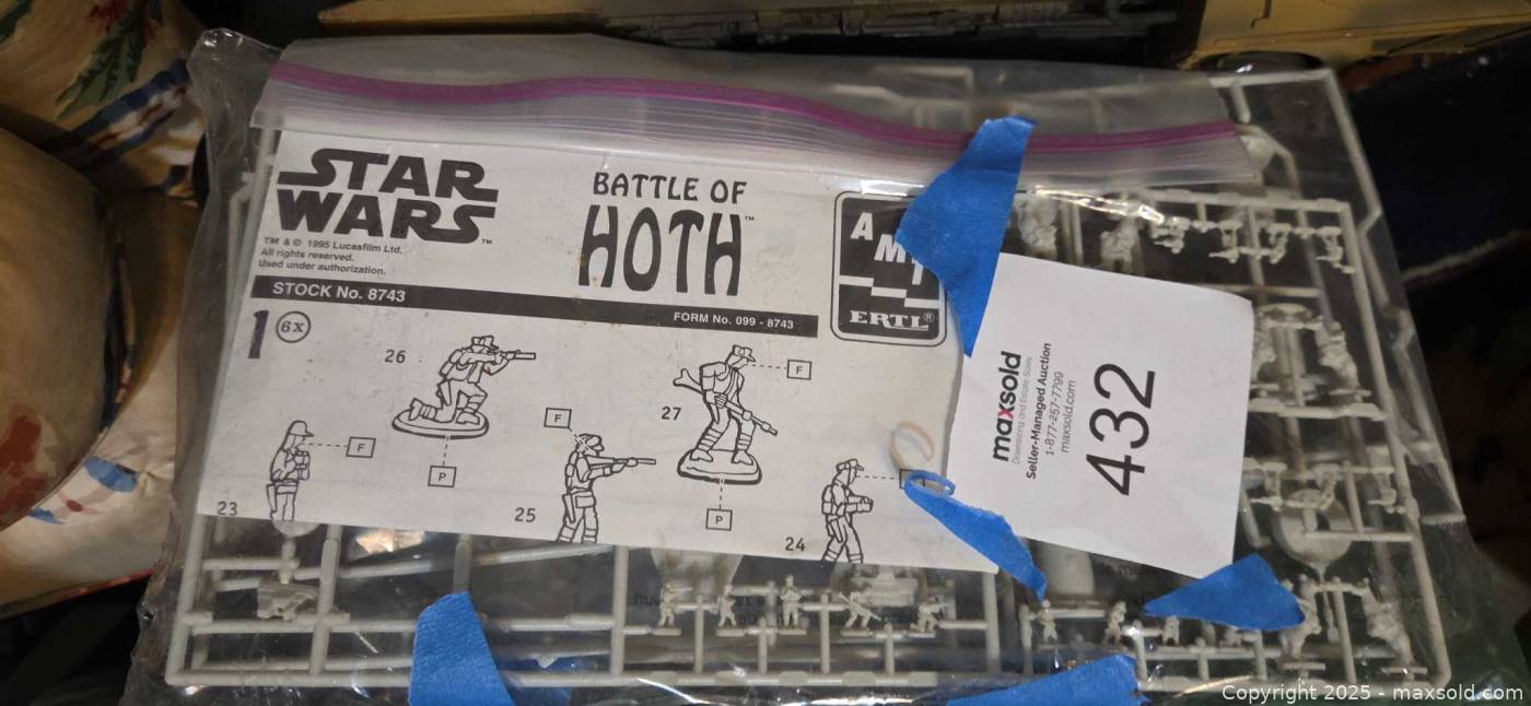 Star Wars Battle of Hoth model kit & large custom spaceship model | Maxsold