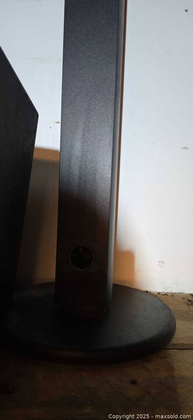 Yamaha Tower Speakers Pair And Harman Kardon Powered Subwoofer | Maxsold
