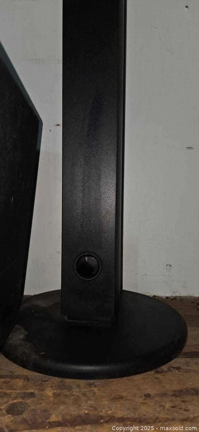 Yamaha Tower Speakers Pair And Harman Kardon Powered Subwoofer | Maxsold