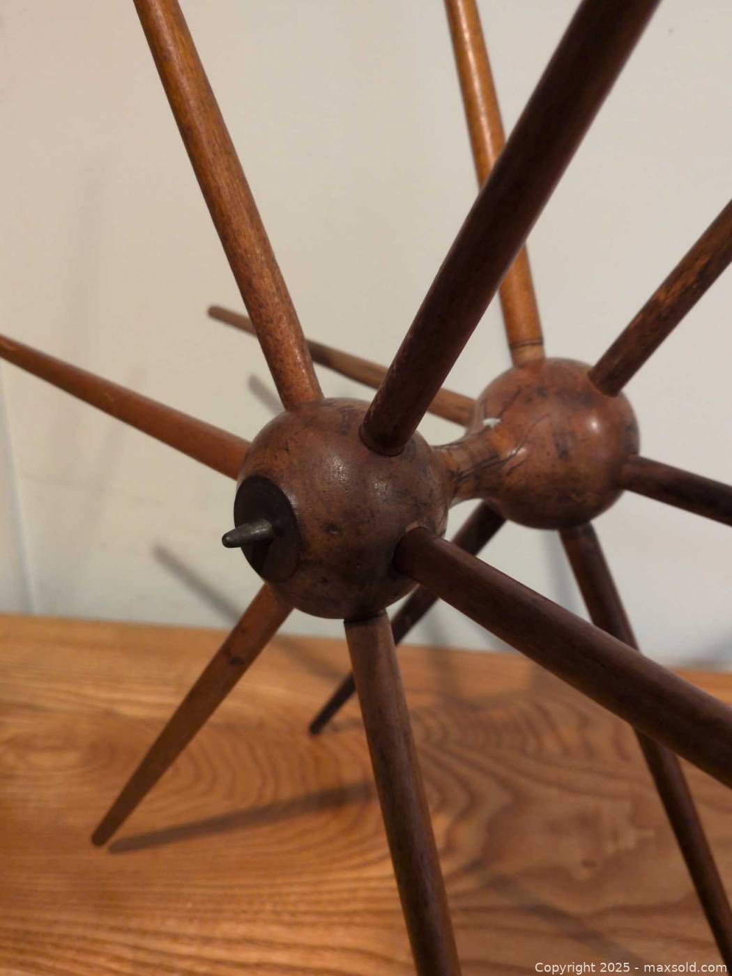 Vintage Amish-style wooden yarn swift | Maxsold