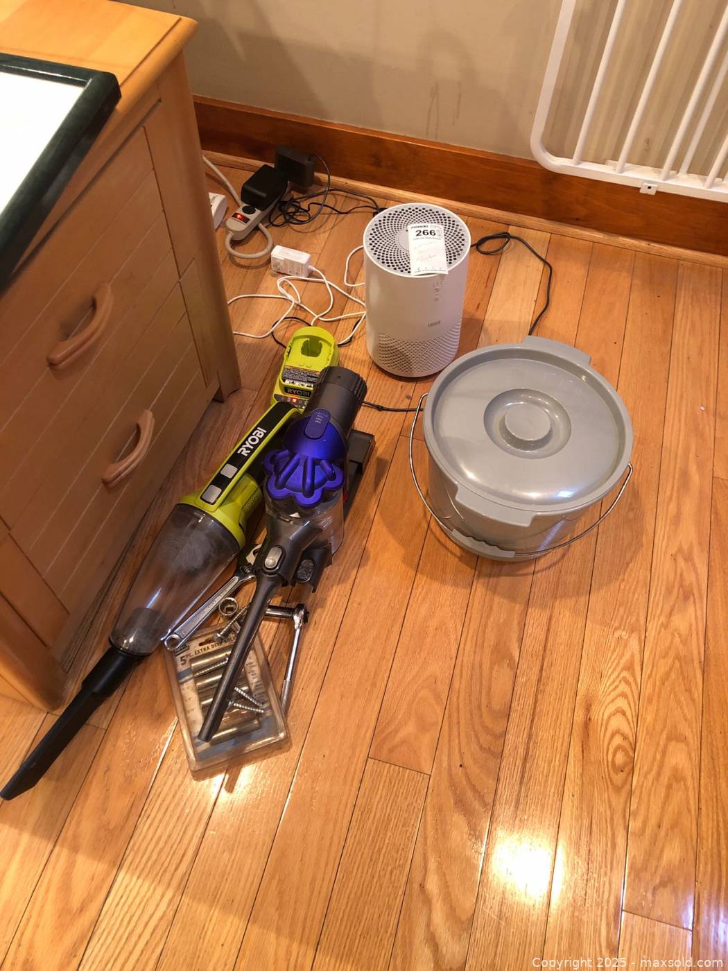 Ryobi ONE+ Hand Vac, Dyson Cordless Vac, Tools, Air Purifier | Maxsold