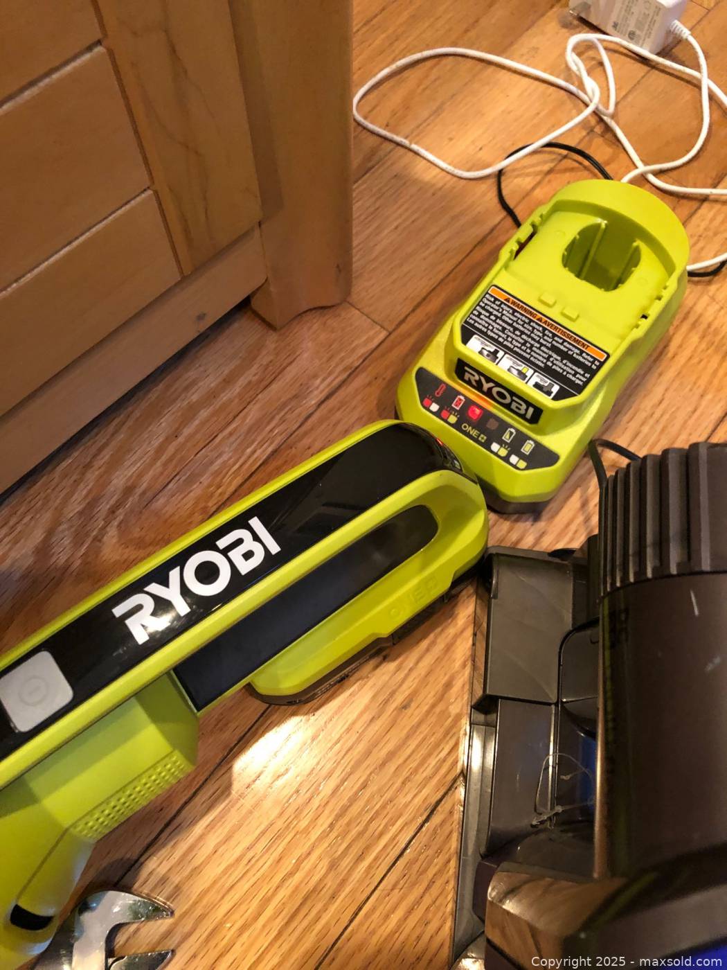 Ryobi ONE+ Hand Vac, Dyson Cordless Vac, Tools, Air Purifier | Maxsold