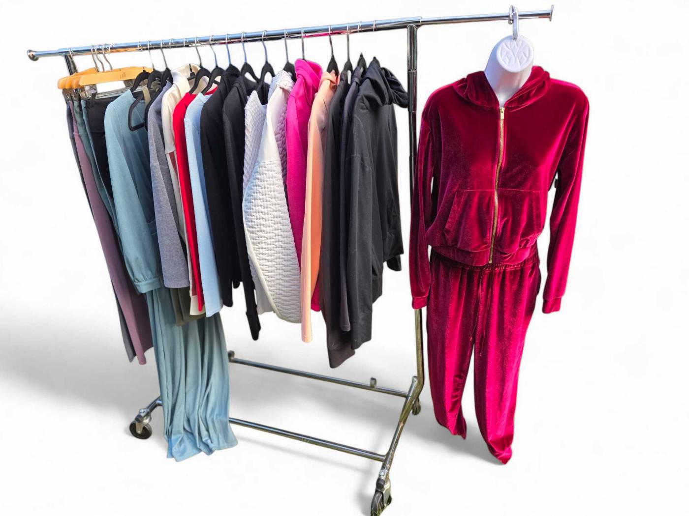 Athleisure multi-brand clothing lot, 29 pieces | Maxsold