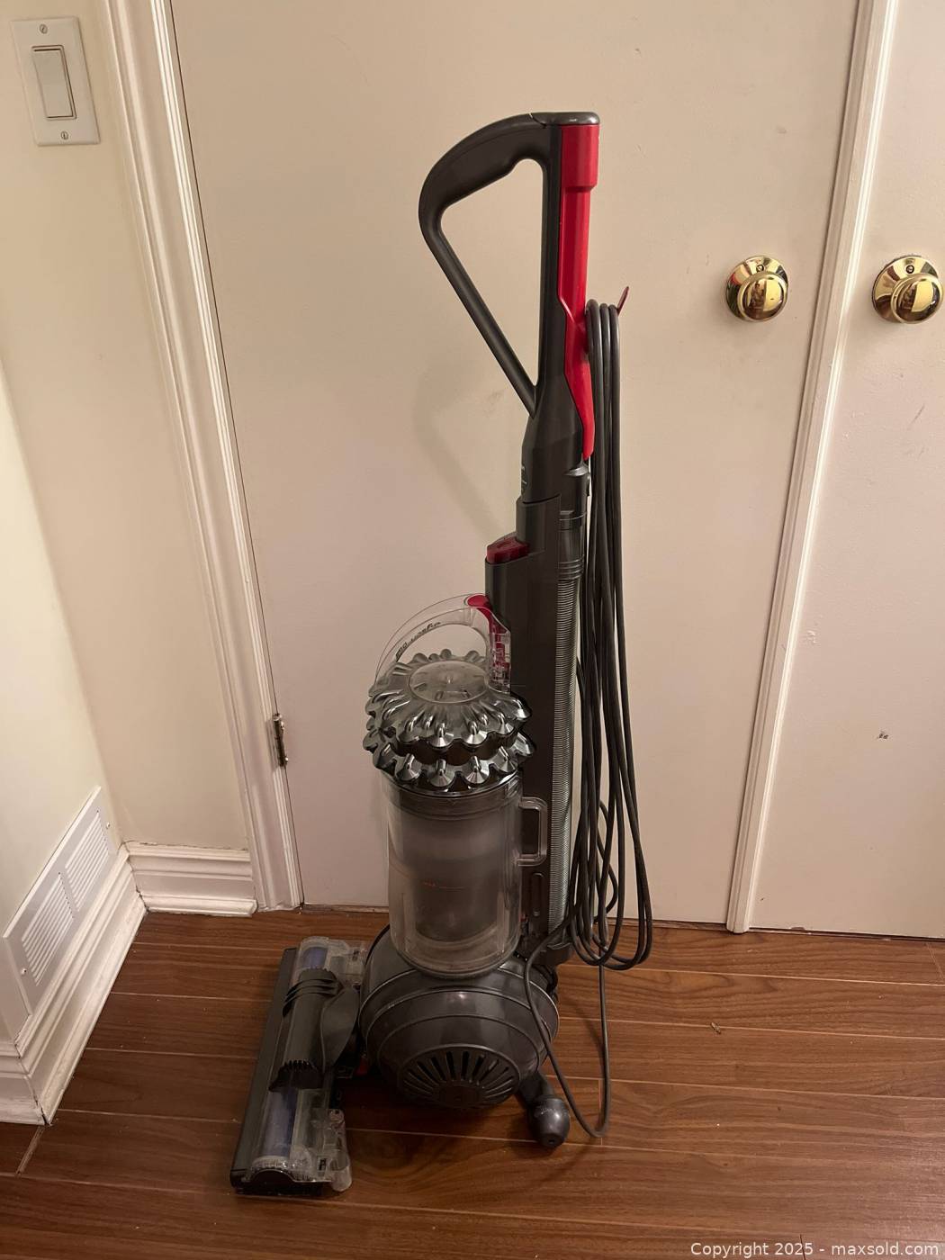 Dyson DC77 upright vacuum | Maxsold