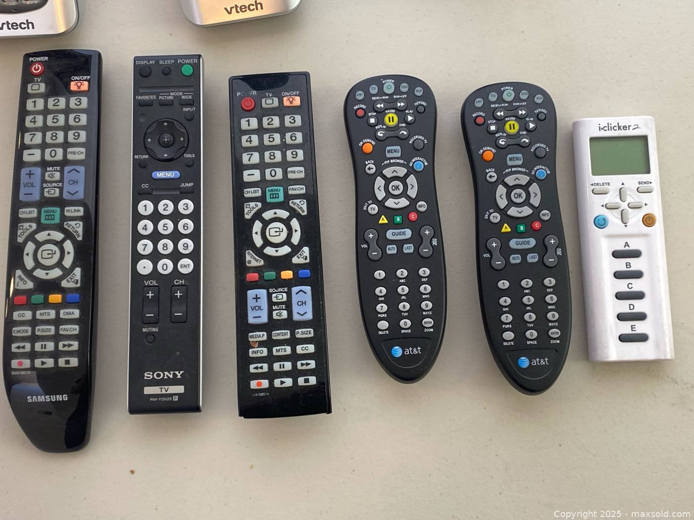 VTech cordless phones with answering system and six remotes | Maxsold