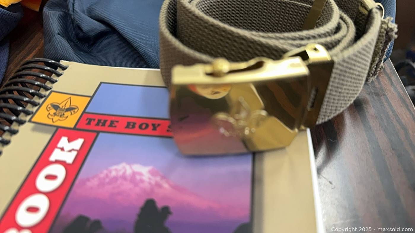 Boy Scouts & Cub Scouts manuals, belt, pouch, hats, bandana, shorts ...