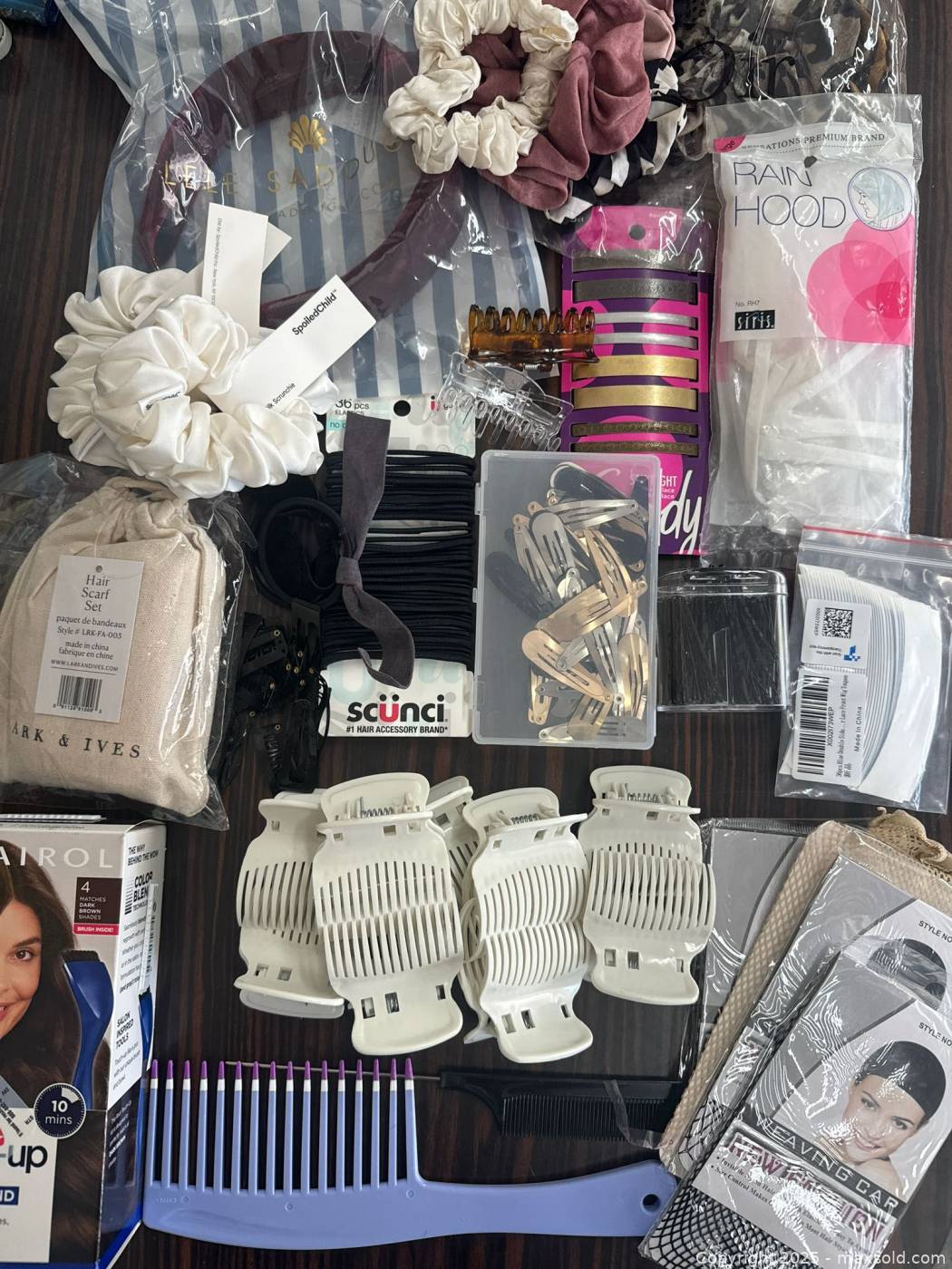 Assorted hair accessories and hair care items | Maxsold