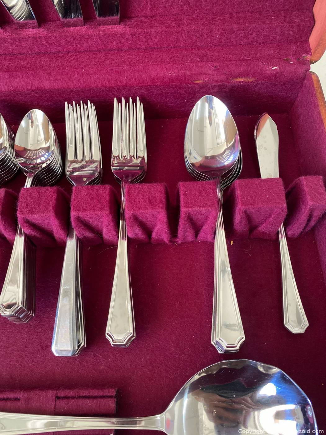 Naken's silverware chest with partial flatware | Maxsold