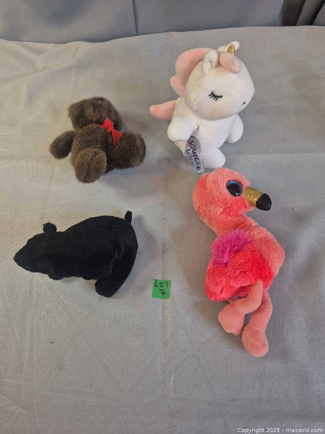 Four assorted plush toys | Maxsold