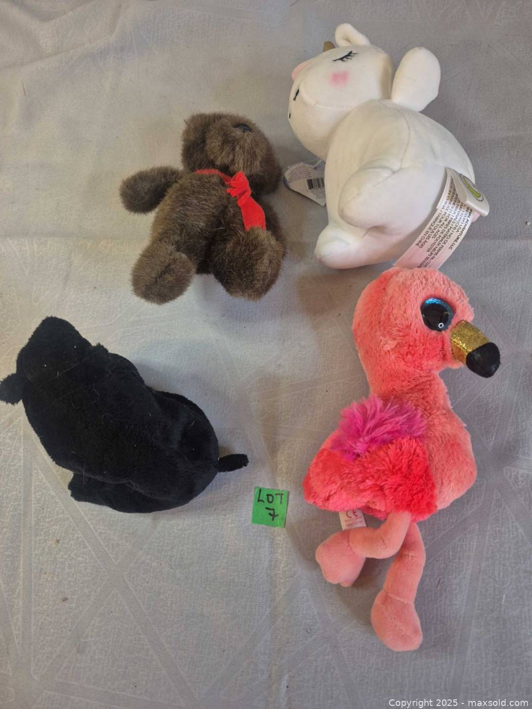 Four assorted plush toys | Maxsold