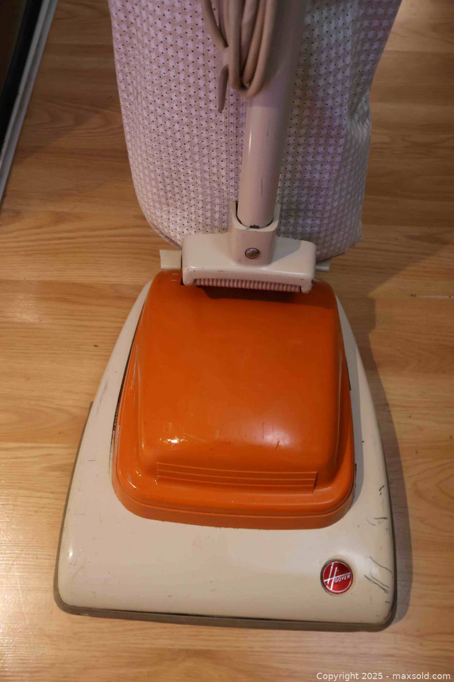 Vintage Hoover upright vacuum cleaner | Maxsold