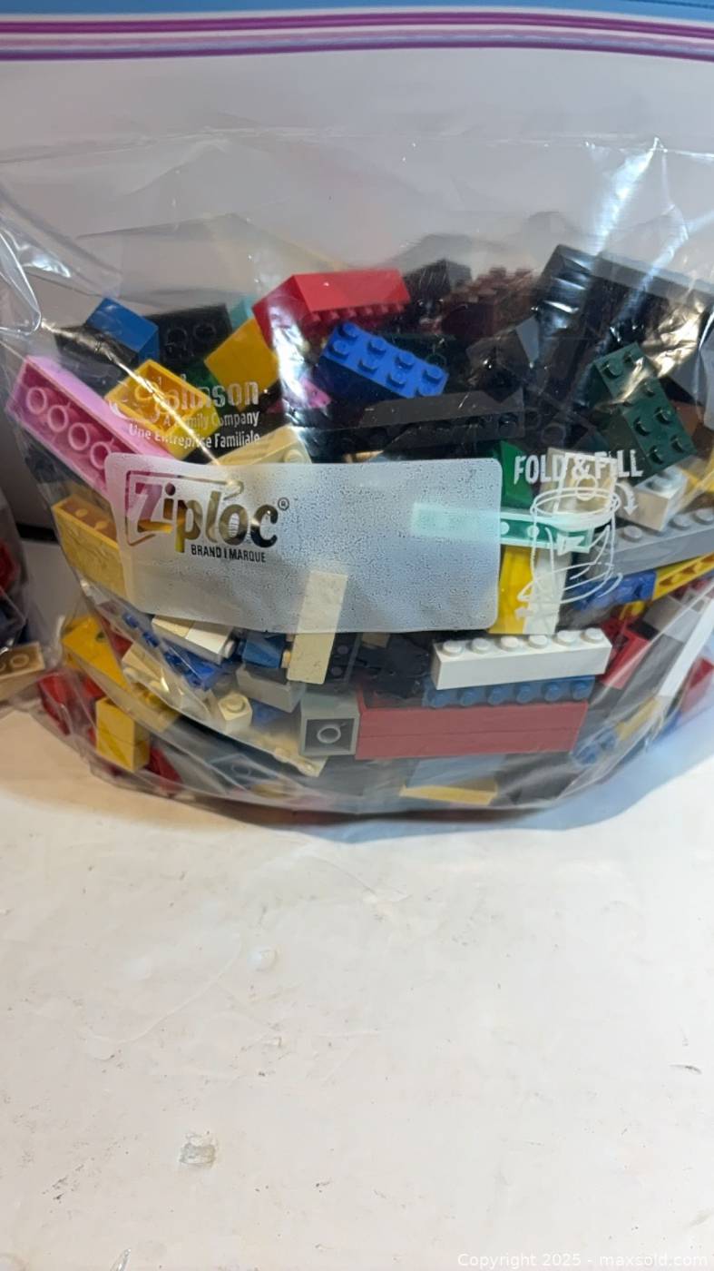 Vintage LEGO Basic Bricks Approx 2 lb | Maxsold