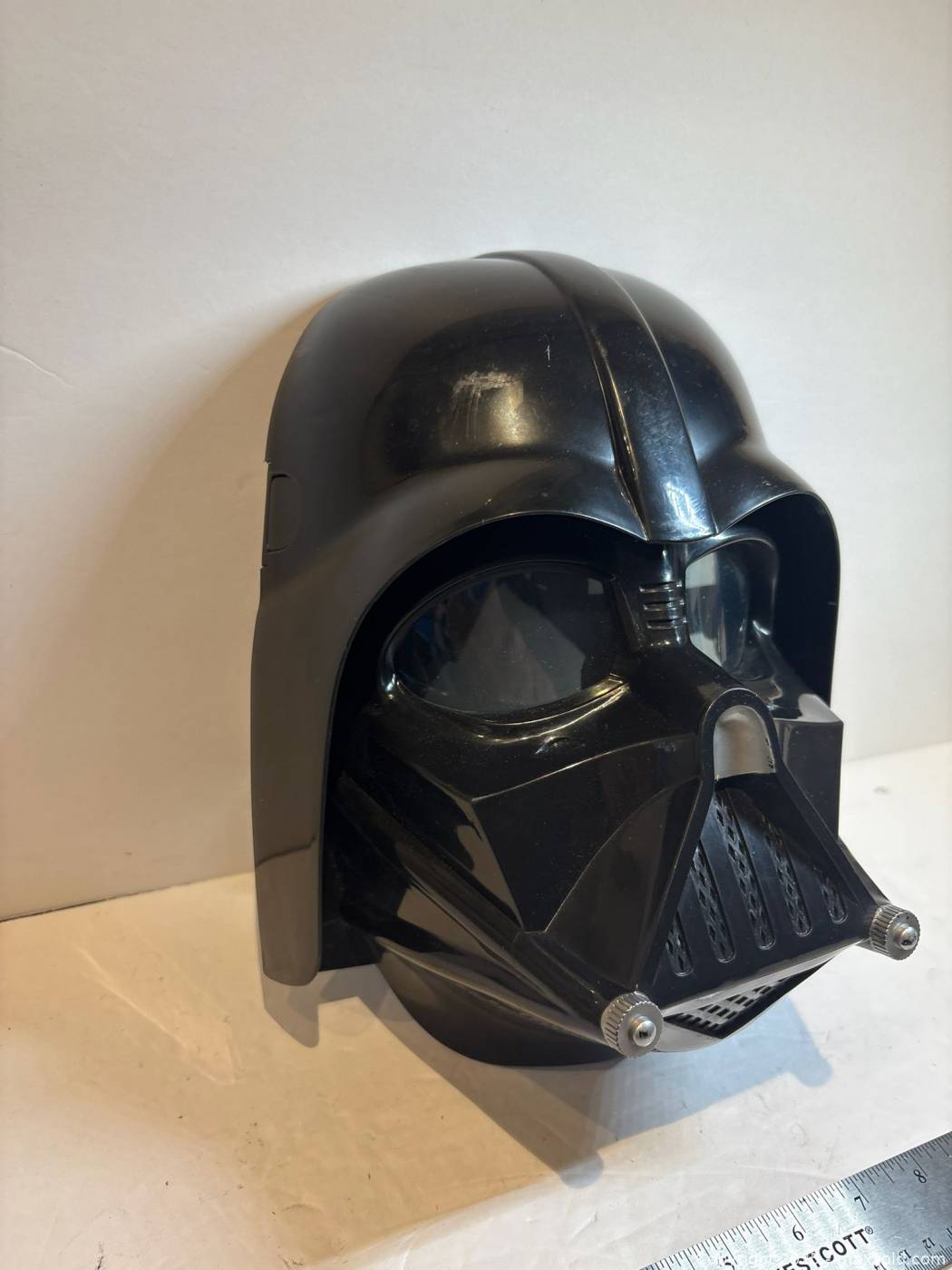 Darth Vader battery-operated talking mask | Maxsold
