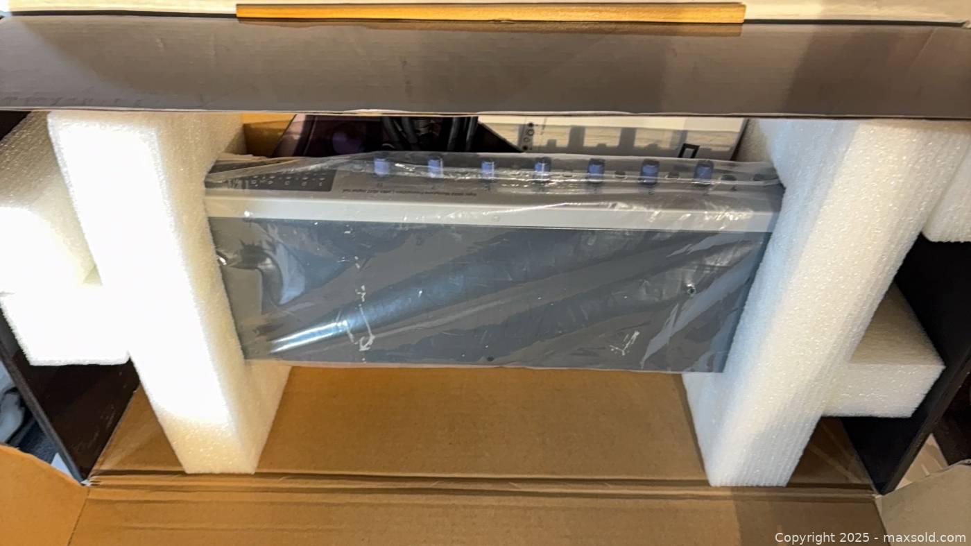 Presonus Digimax D8 8-Channel Mic Preamplifier | Maxsold