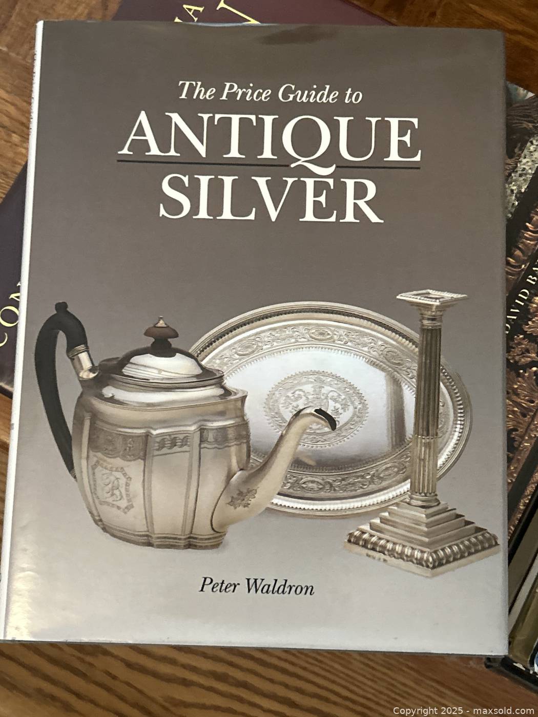 Antique reference and price guide books | Maxsold