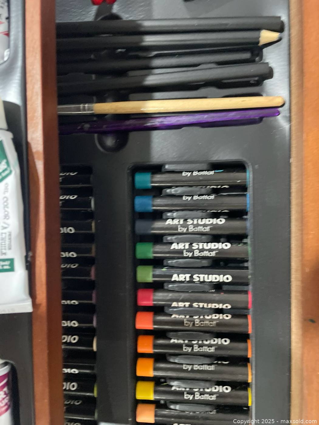 Art box set with paints canvases brushes henna | Maxsold