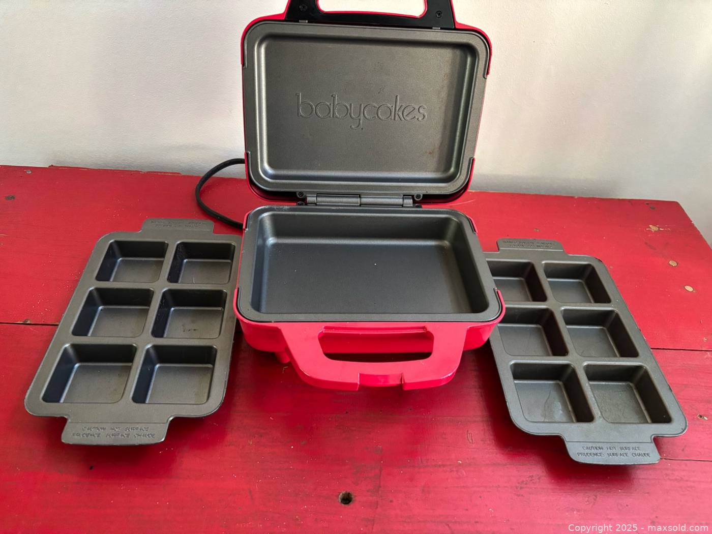 Babycakes electric brownie maker | Maxsold