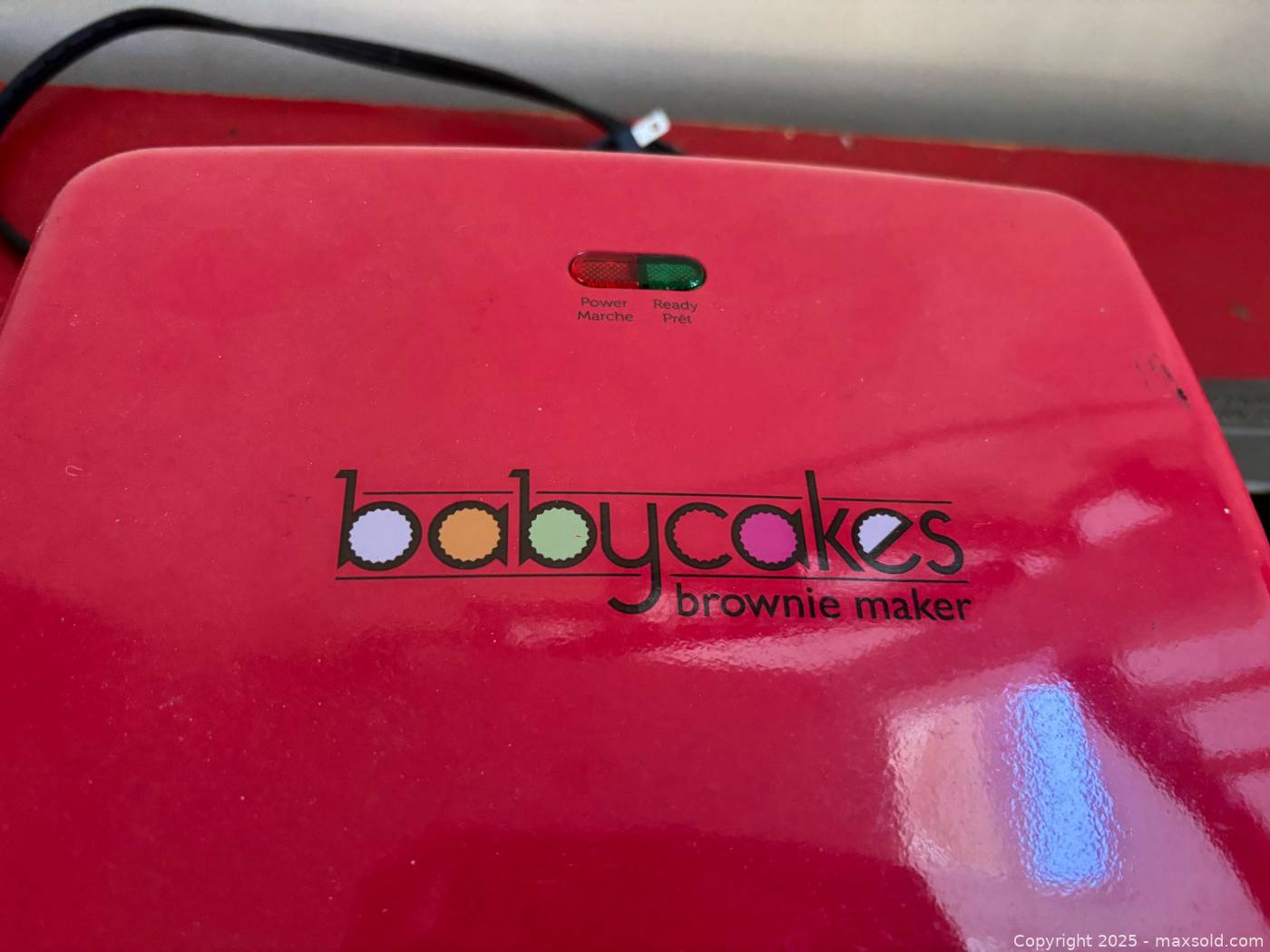Babycakes electric brownie maker | Maxsold
