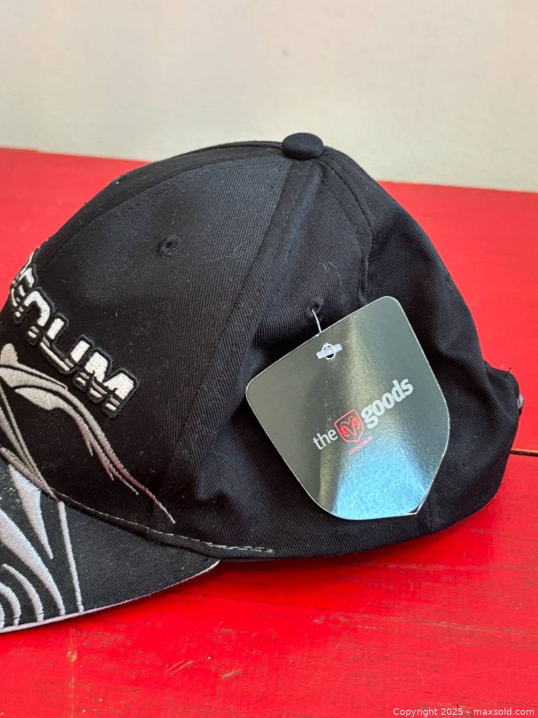 Dodge Magnum embroidered baseball cap | Maxsold