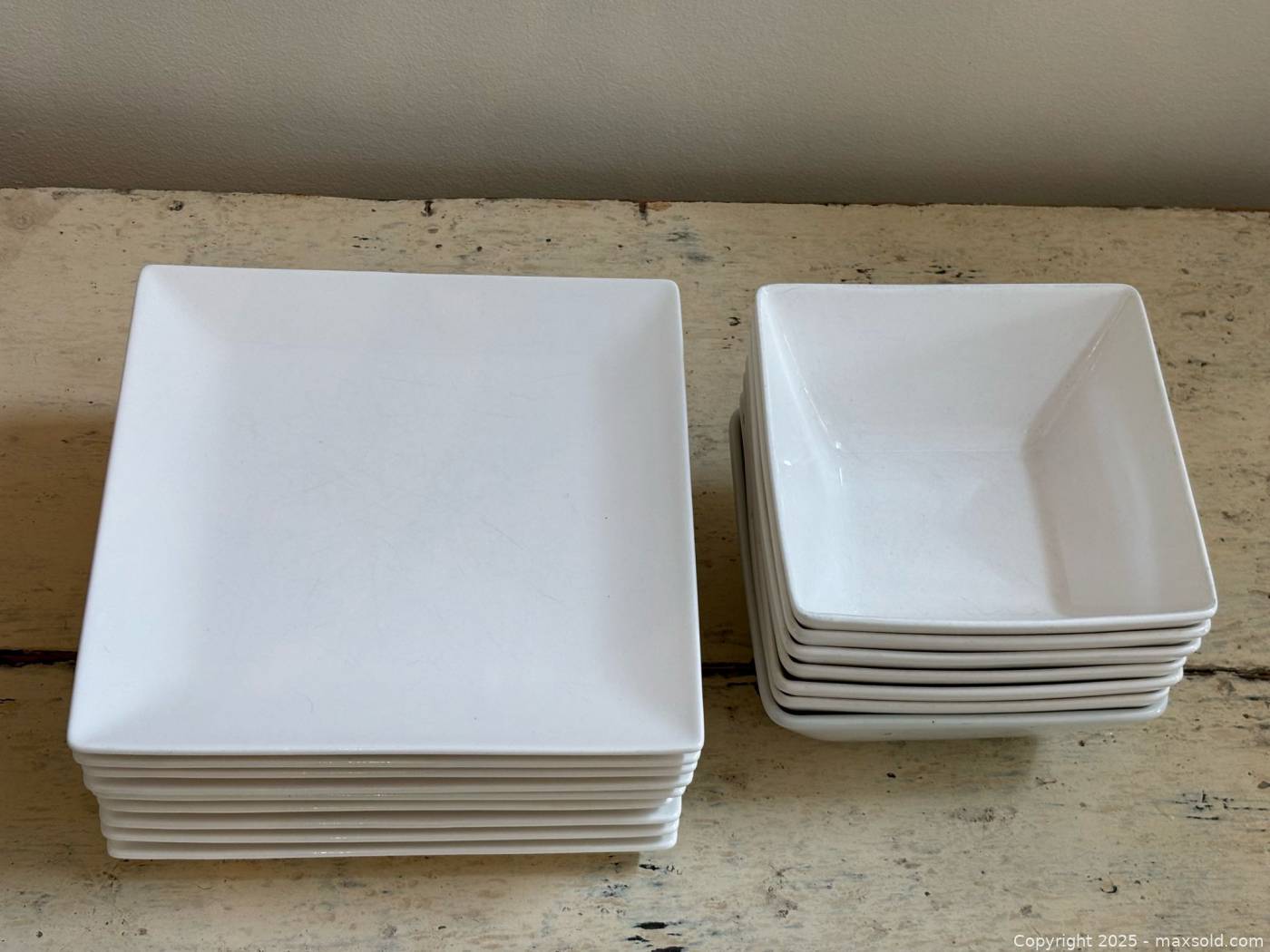 Square white dinnerware set, 16 pieces | Maxsold
