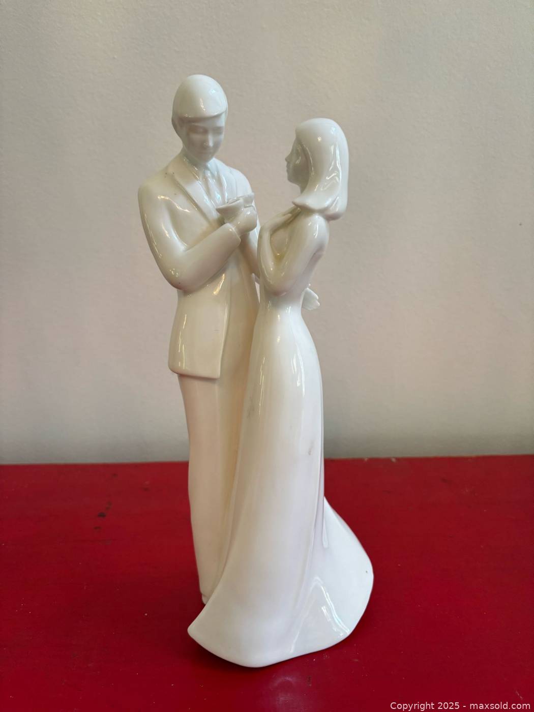 Royal Doulton "Congratulations" HN 3351 figurine | Maxsold
