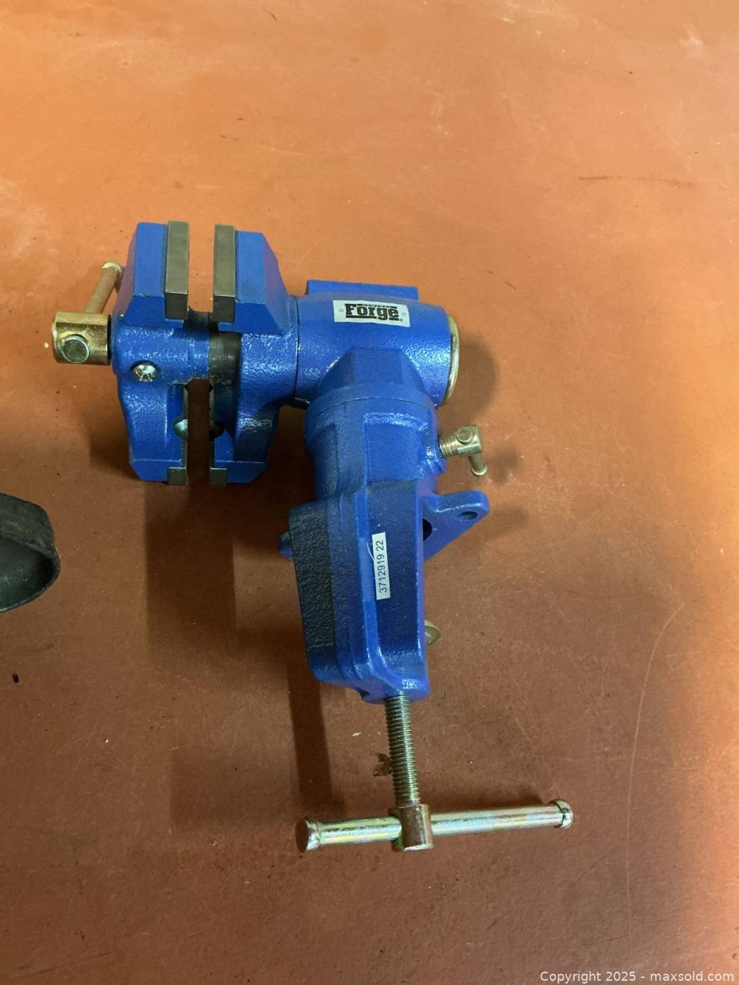 Reed pipe vise and Central Forge bench vise | Maxsold