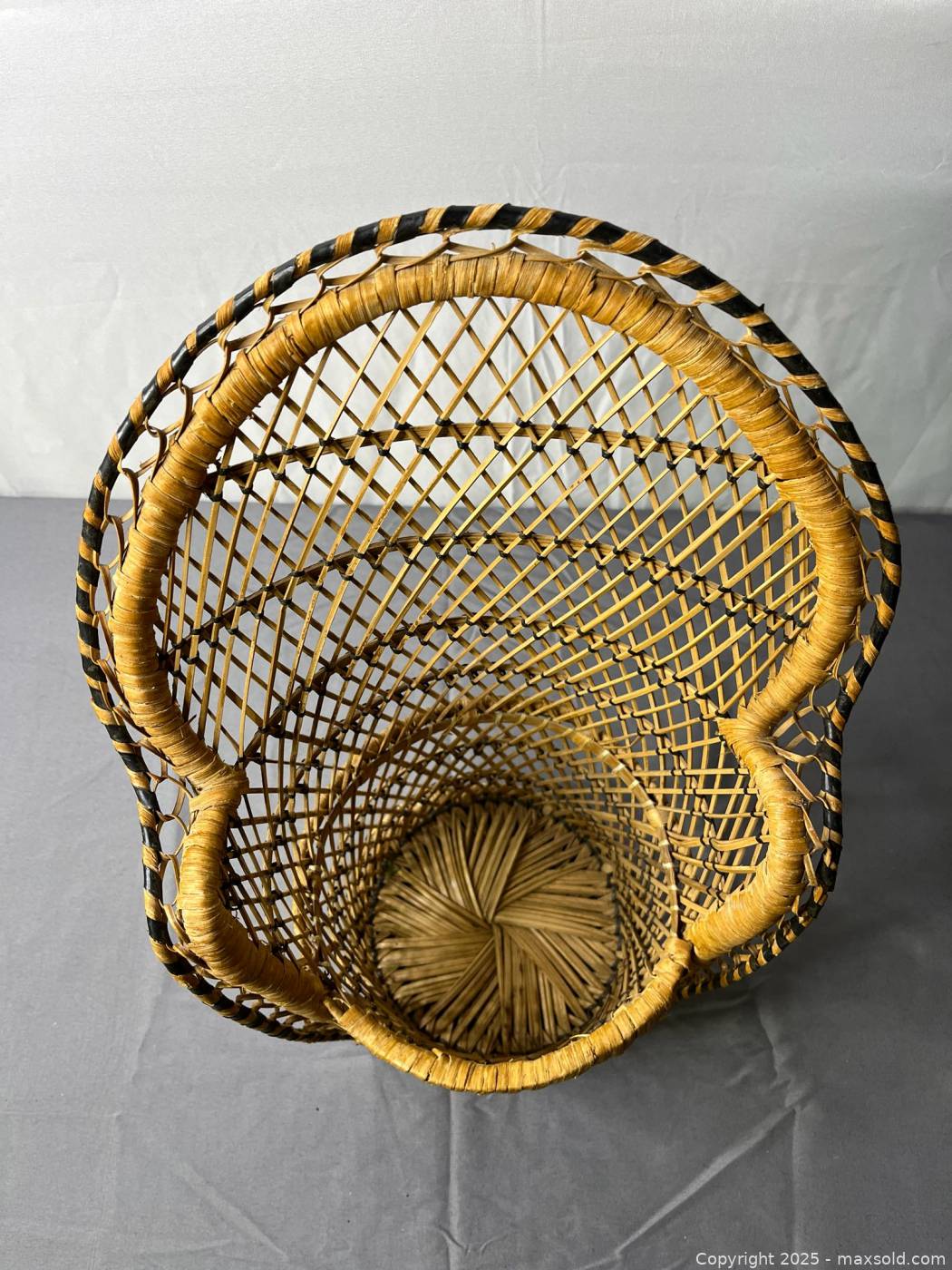 Handwoven wicker plant stand | Maxsold