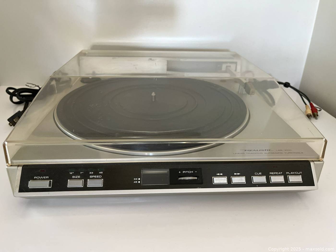 Realistic LAB-2100 linear-tracking turntable | Maxsold
