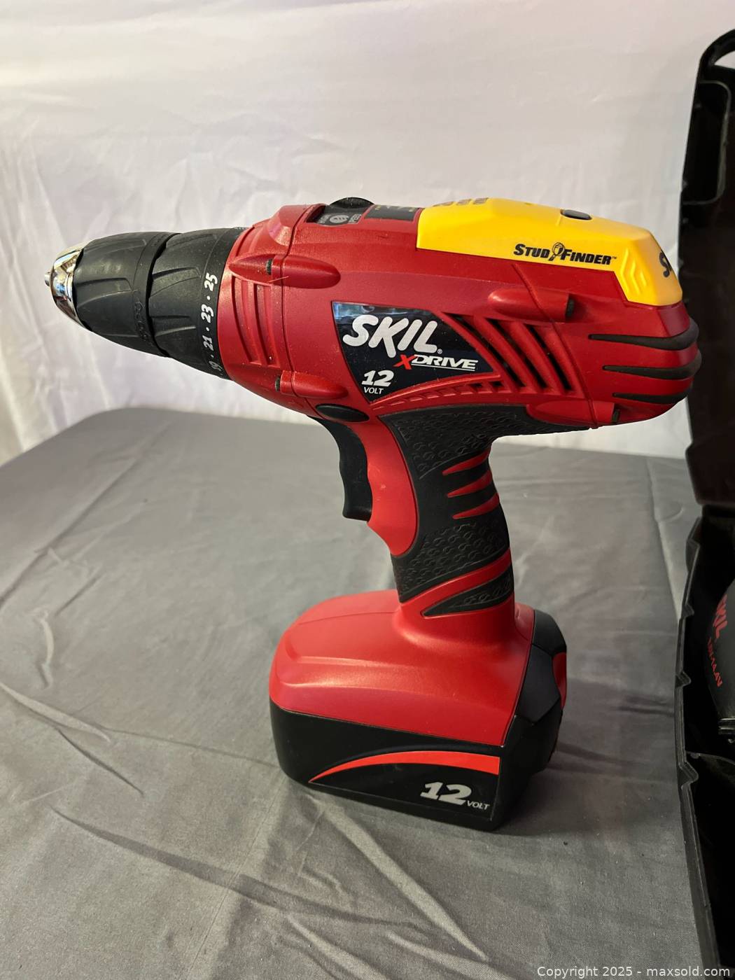 Skil XDrive 12V cordless drill set with charger and 2 batteries | Maxsold