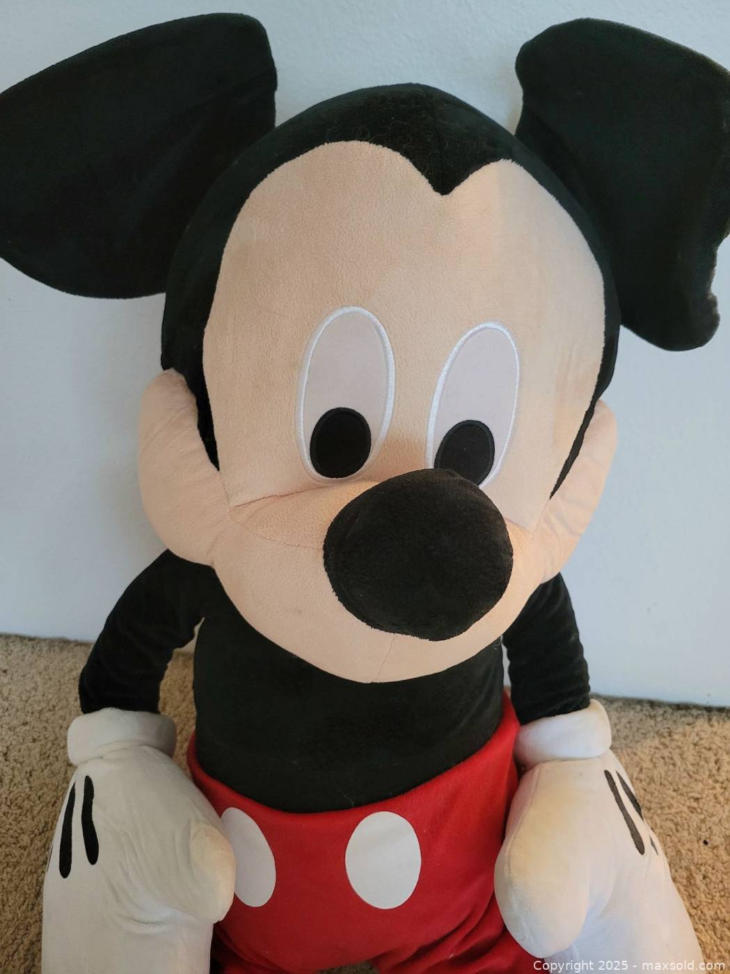 Jumbo sized stuffed animals | Maxsold