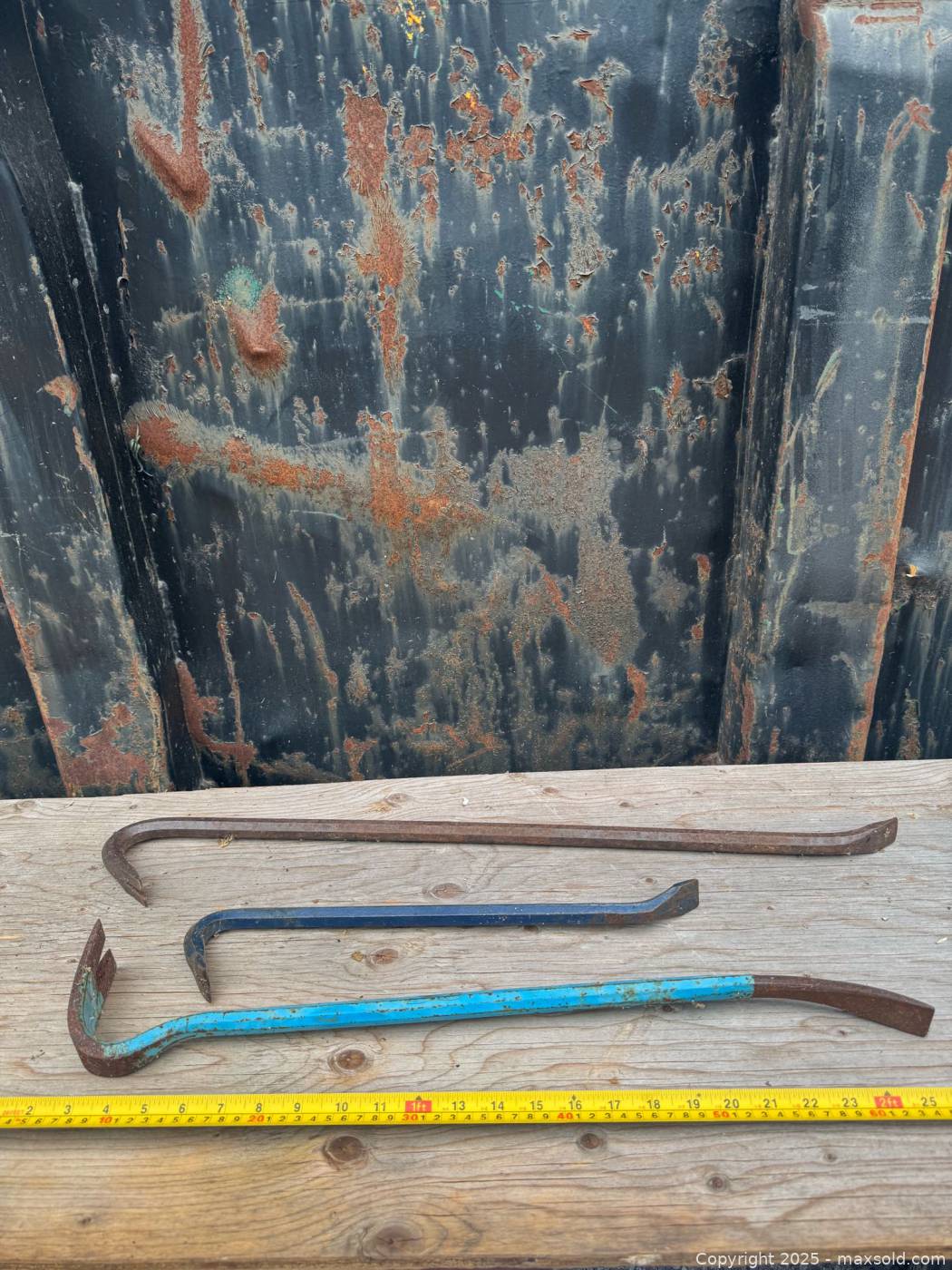 Three steel crowbars, assorted sizes | Maxsold