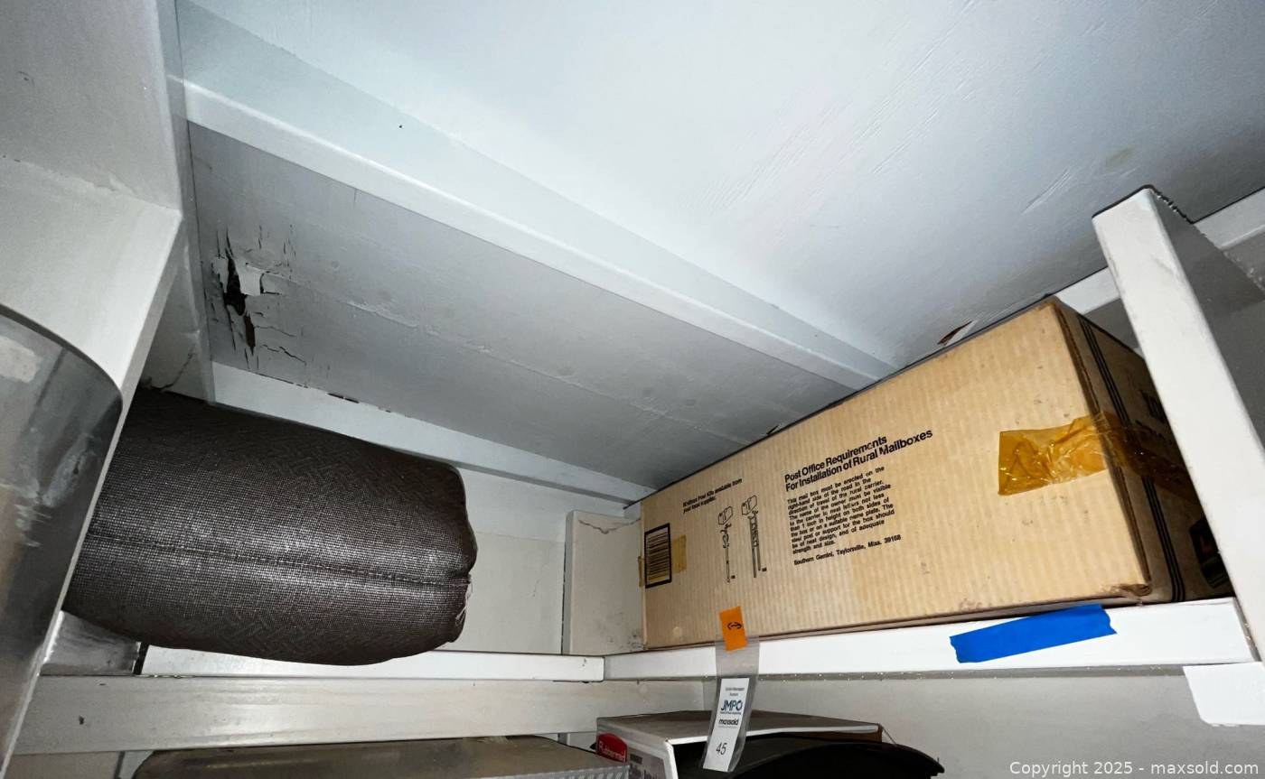 Southern Gemini steel rural mailbox NIB and outdoor cushion | Maxsold