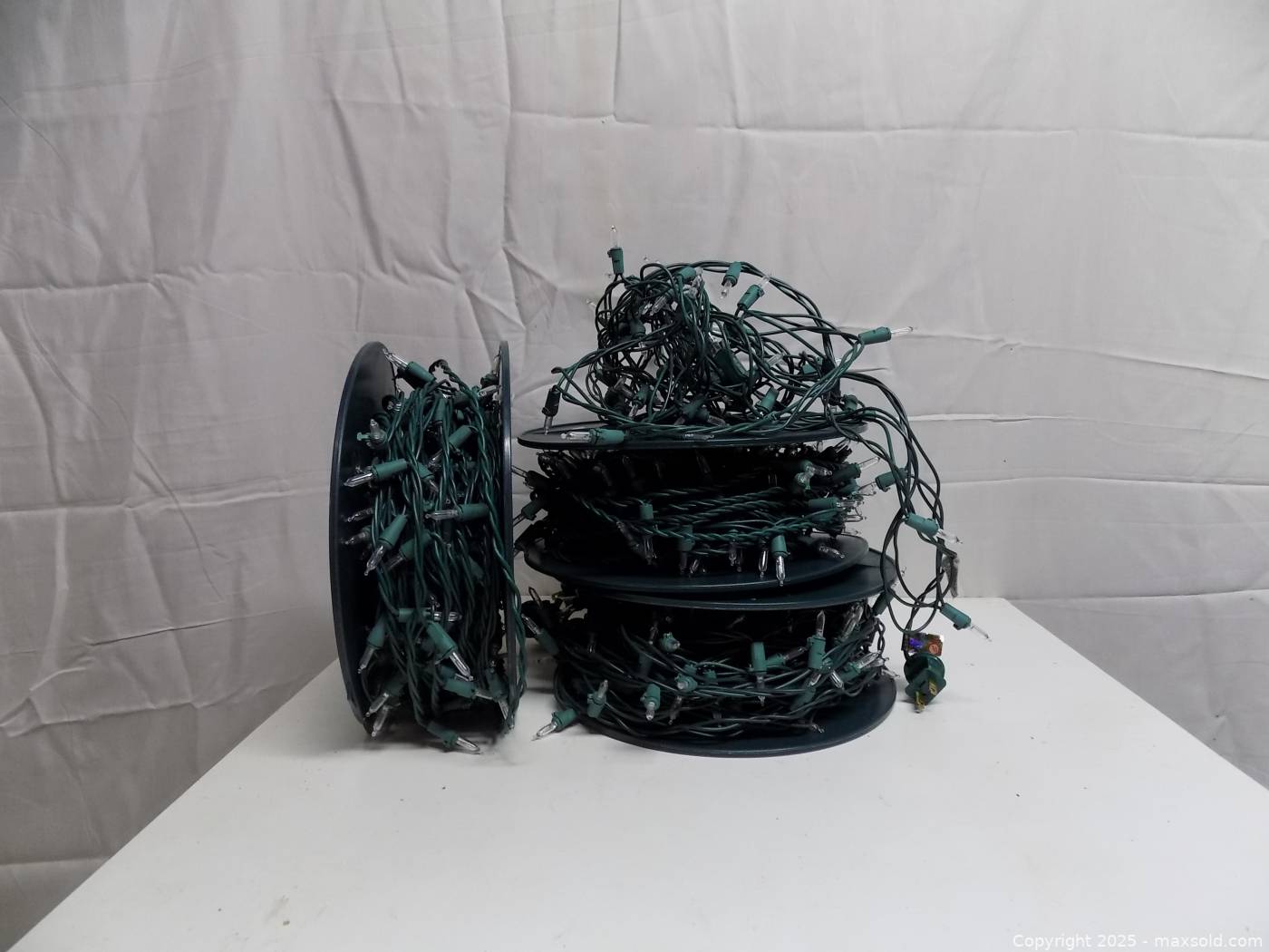 4 rolls yellow holiday string lights | Maxsold