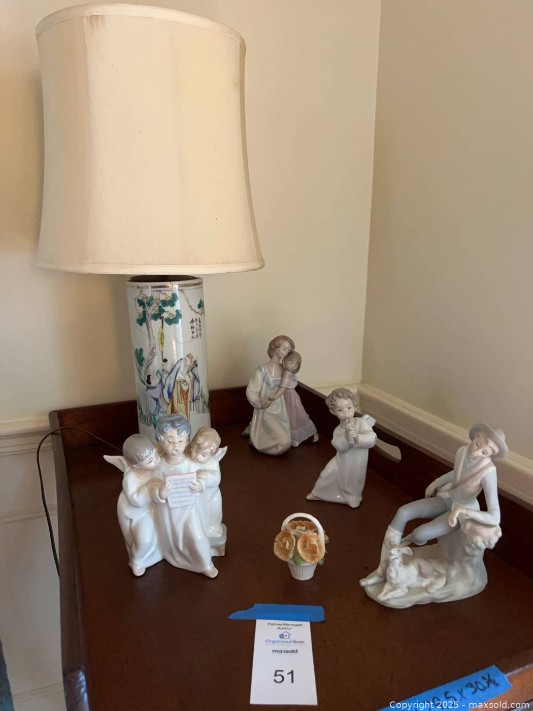 Lladró style porcelain figurines, 5-piece set | Maxsold