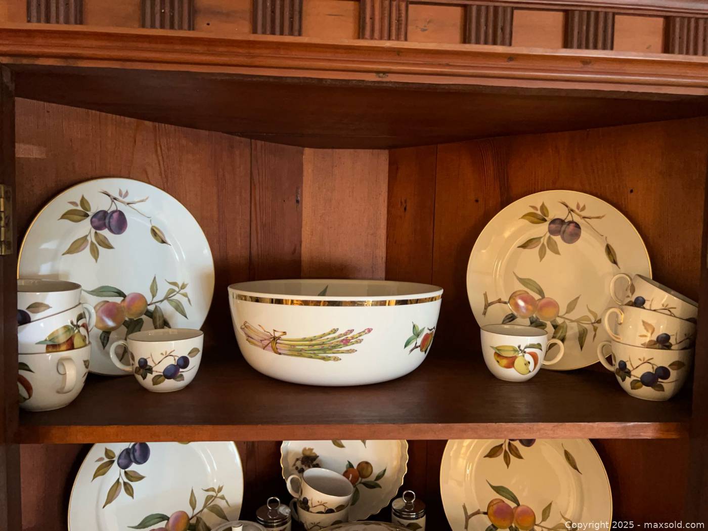 Royal Worcester Evesham dinnerware and glasses | Maxsold