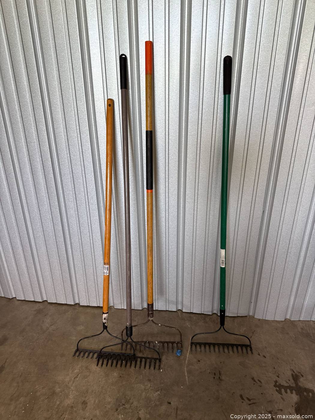 Set of 4 garden bow rakes | Maxsold