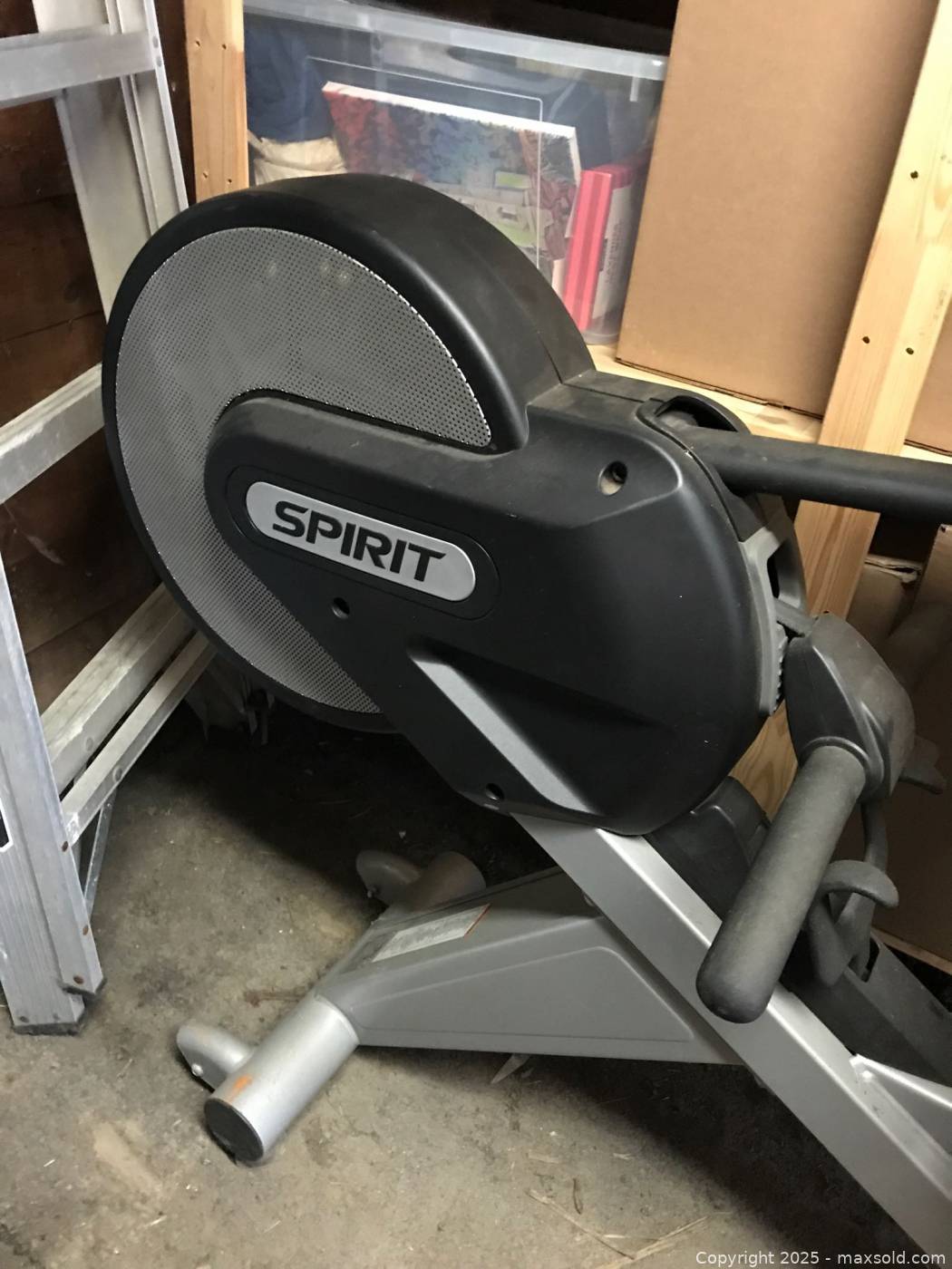 Spirit CRW800 Rowing Machine | Maxsold