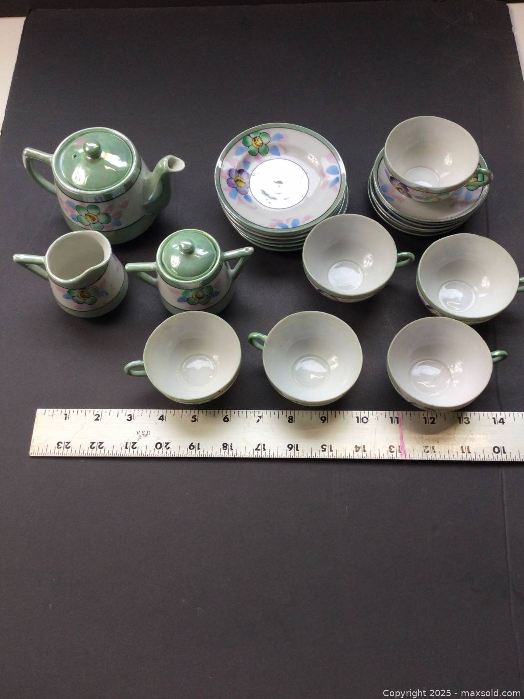 Japanese iridescent green floral lusterware 23-piece tea set | Maxsold