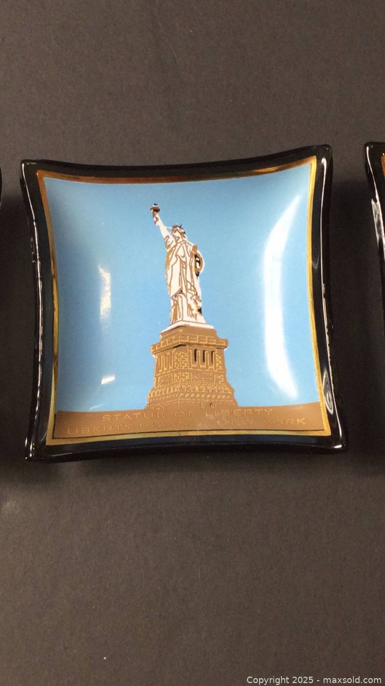 Houze Art 1964 New York World’s Fair glass pin trays set of 4 | Maxsold