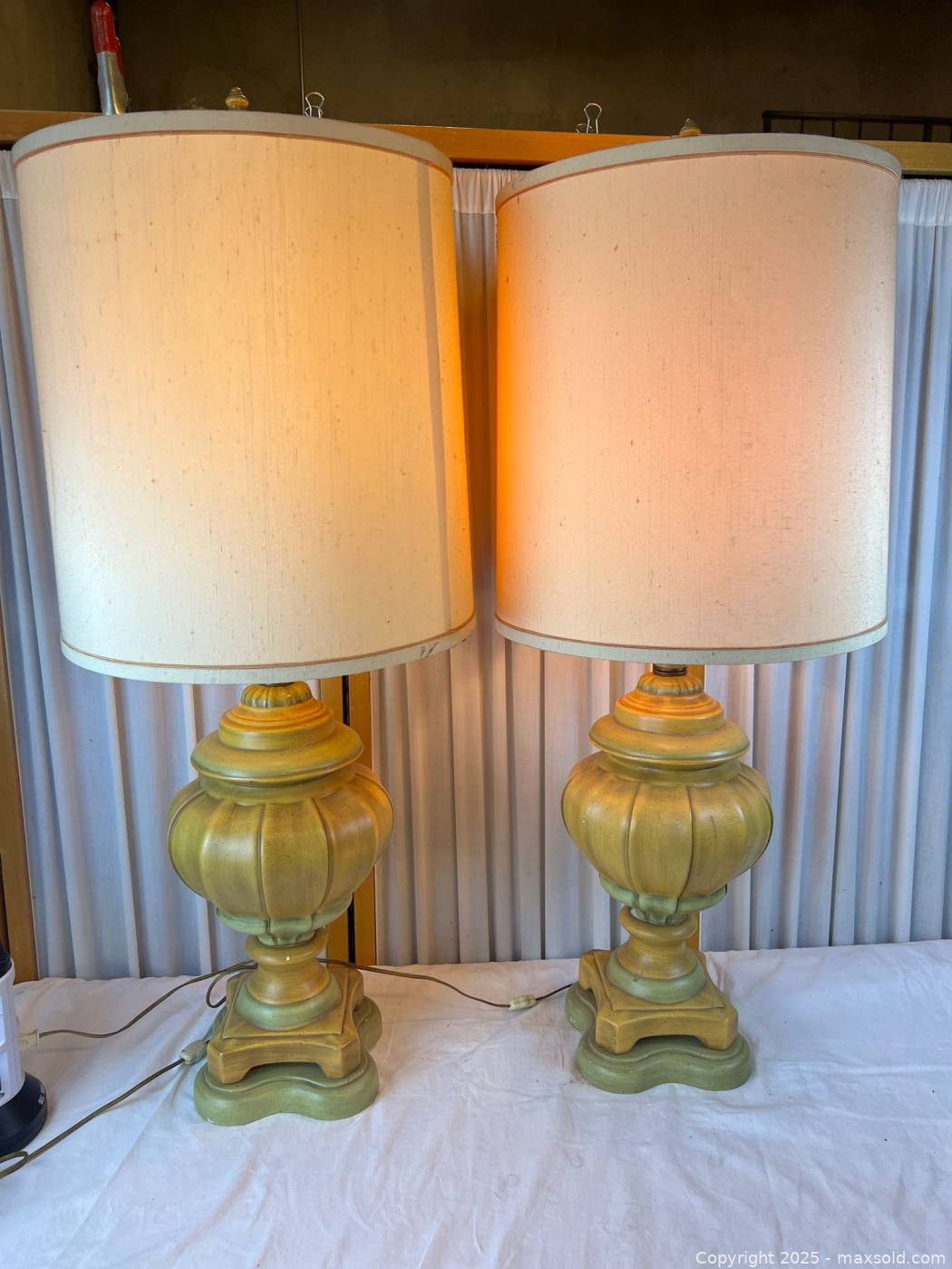 Vintage ceramic urn-base table lamps pair | Maxsold