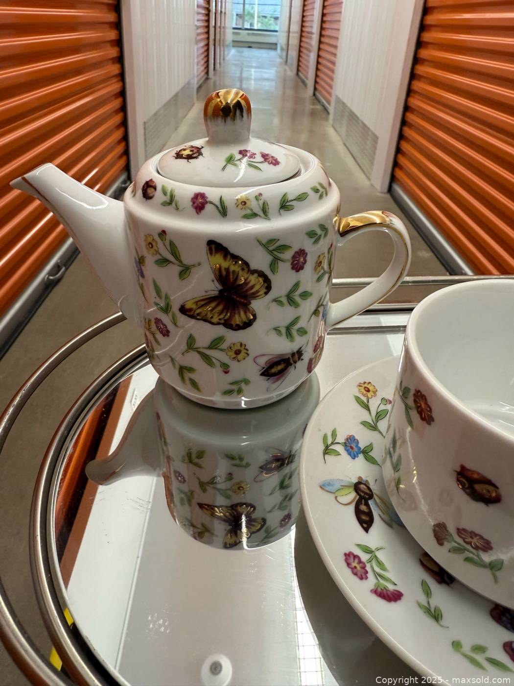 Teopia ceramic butterflies teapot with 2 cups & saucers | Maxsold