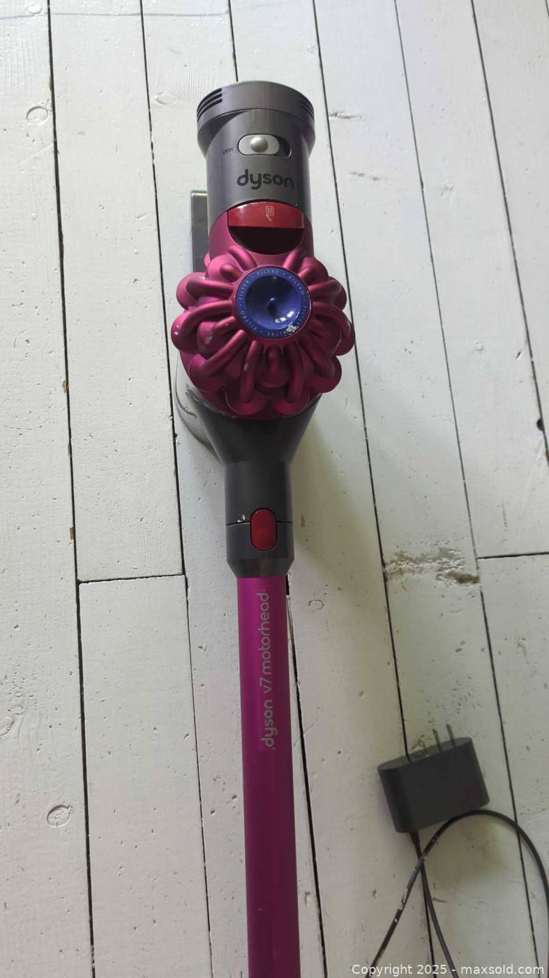 Elegant Dyson V7 Motorhead Cordless Vacuum Gallery