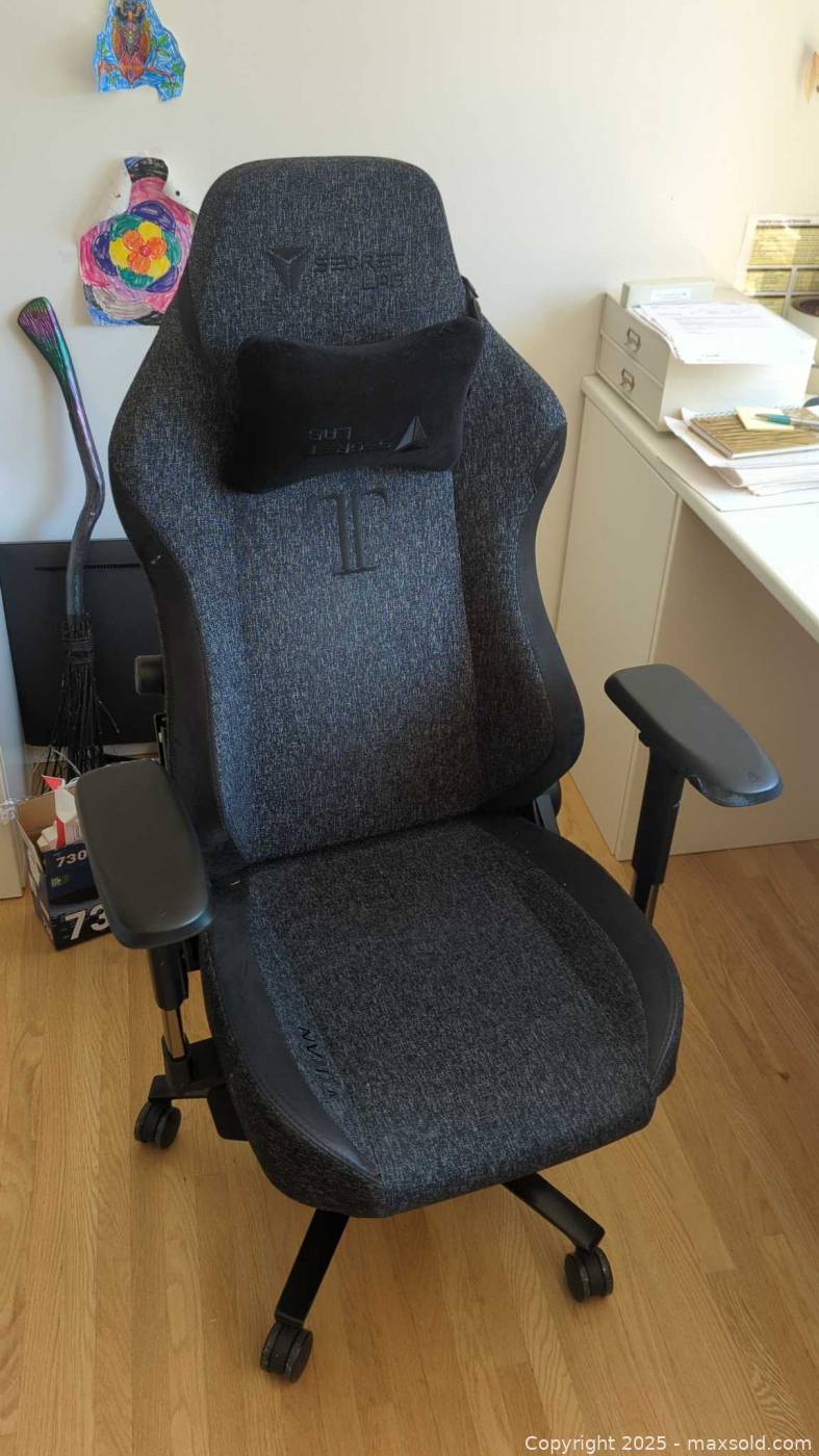 Secretlab TITAN SoftWeave Gaming Chair | Maxsold