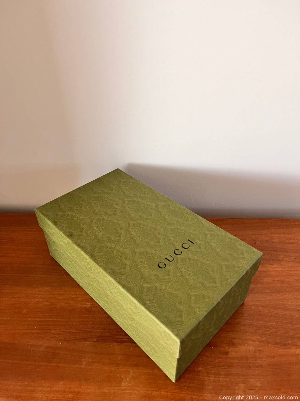 Gucci embossed green shoe box 14.5x8 in | Maxsold