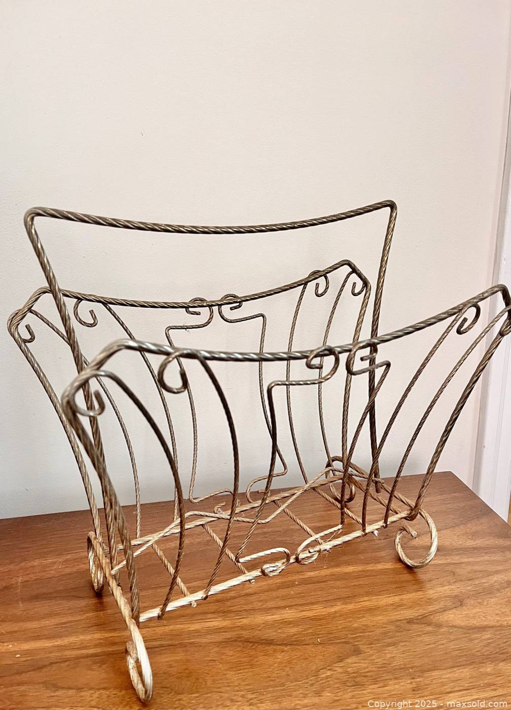 Vintage gold-tone wire magazine rack | Maxsold