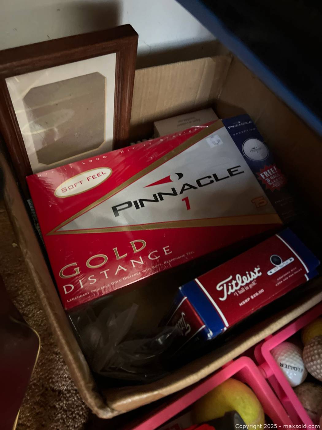 Spalding golf clubs, burgundy bag, boxed balls | Maxsold