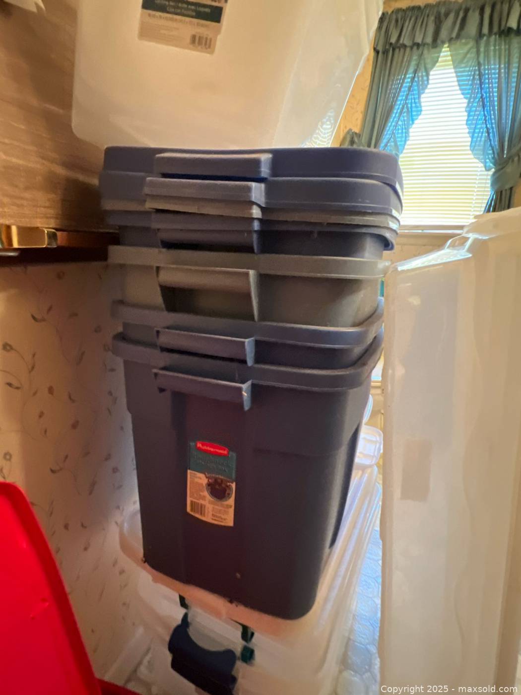 Plastic storage totes, cardboard boxes, paper bags | Maxsold