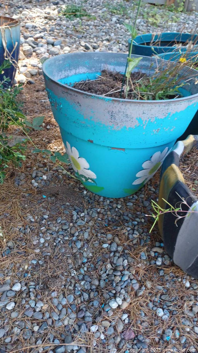 Teal/Turquoise Plastic Outdoor Planters, 5pc | Maxsold