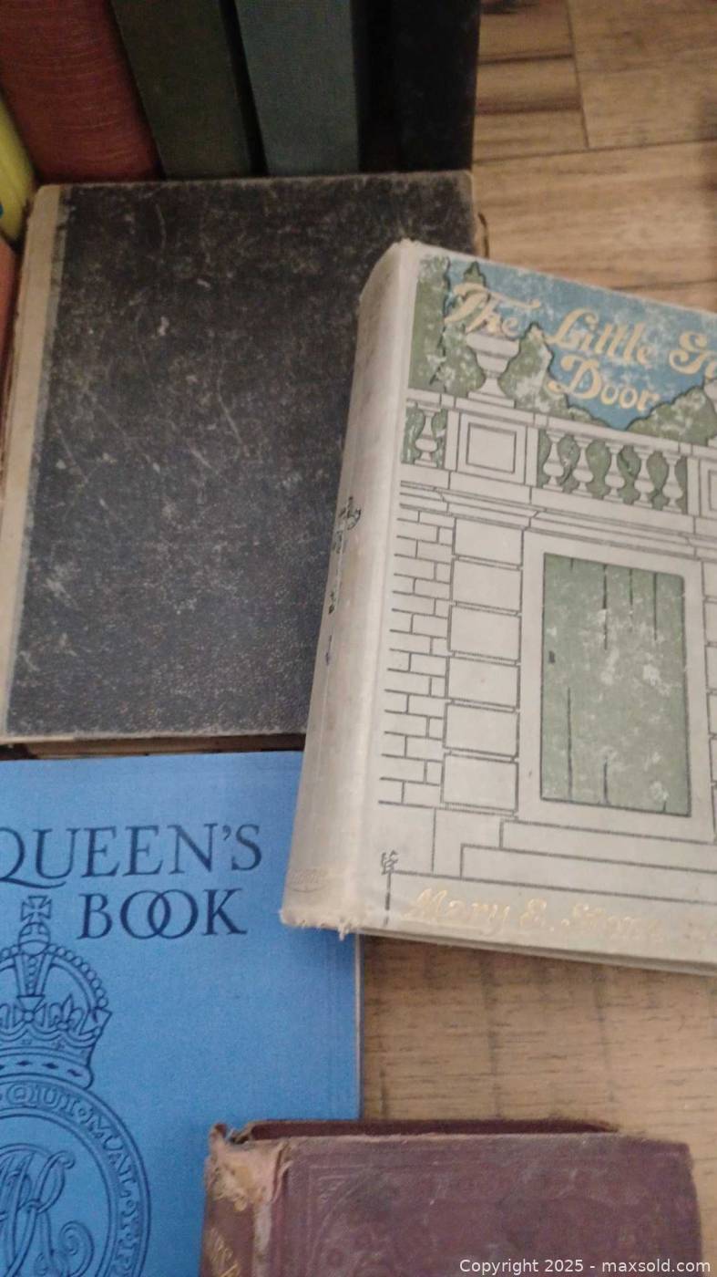 Vintage and antique mixed book lot | Maxsold