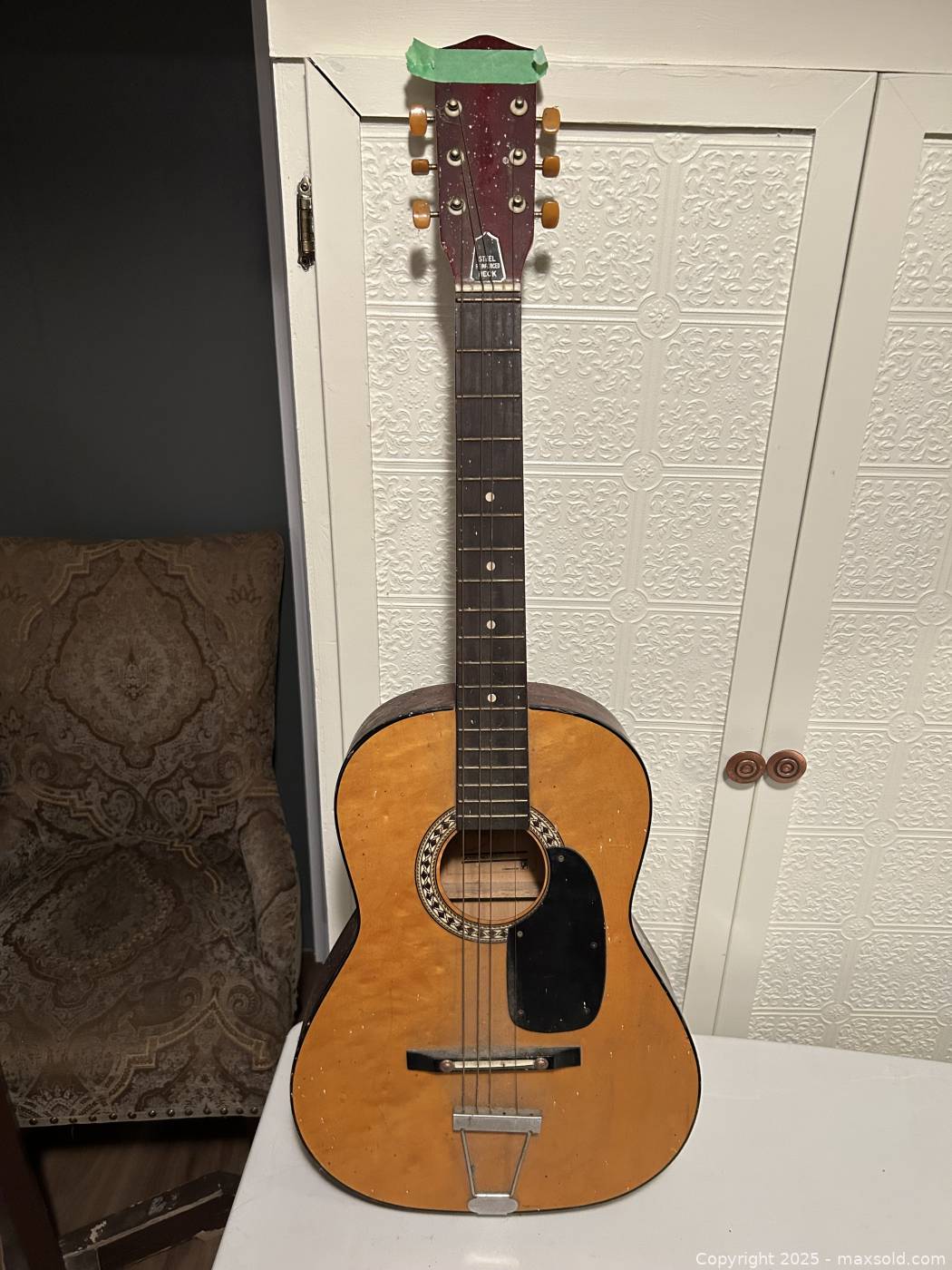 1970s small acoustic guitar | Maxsold
